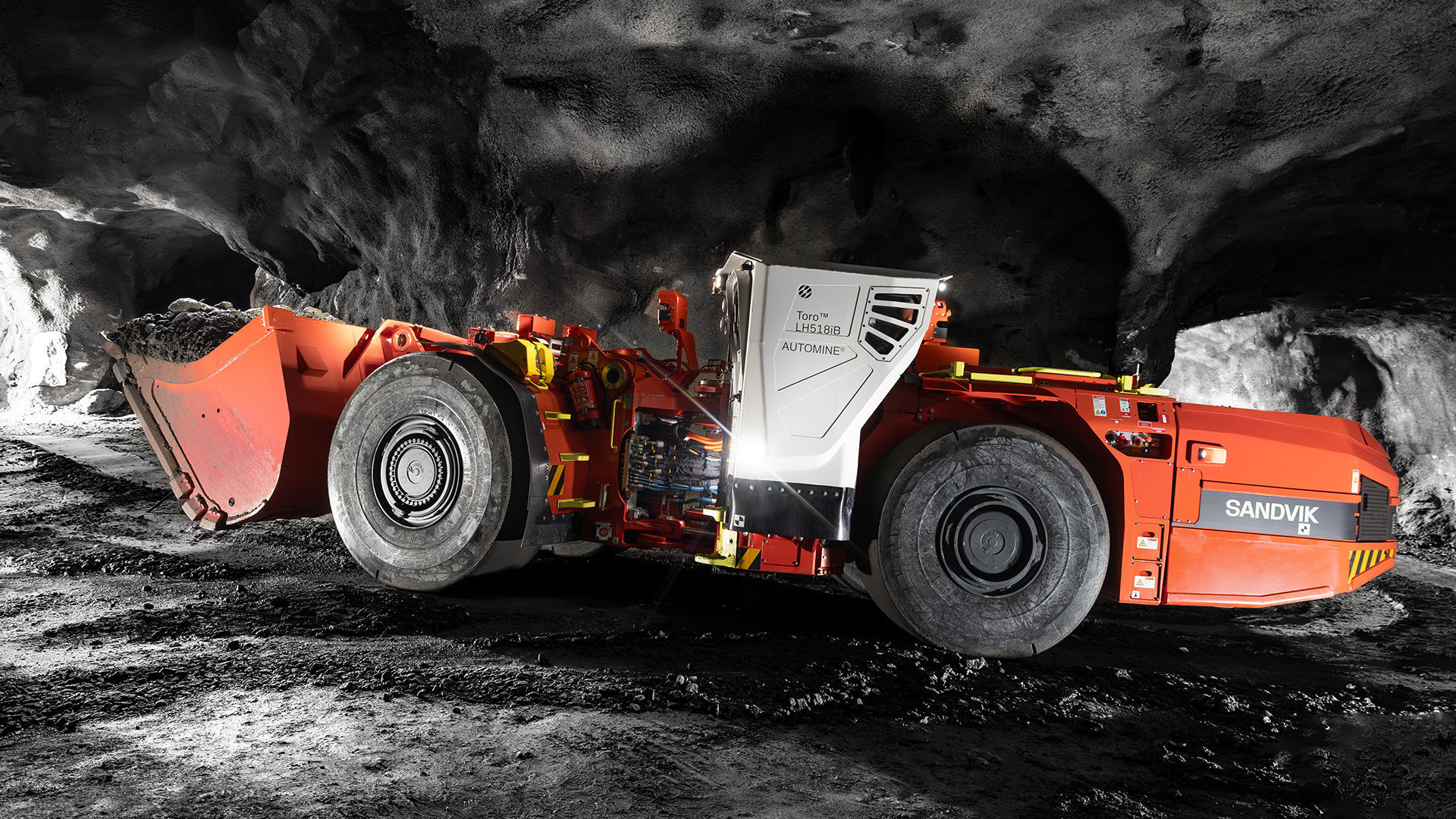 轮胎式装载机 - Toro® LH518iB - Sandvik Mining and Rock Technology - 铰接式 / 地下矿 ...